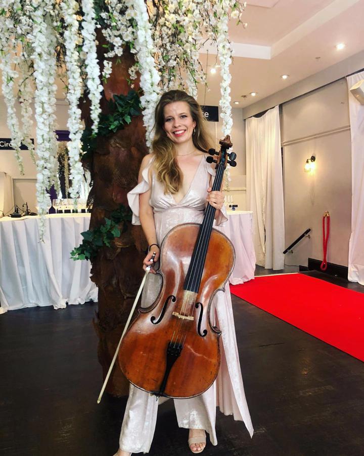 Book Imogen Rose, Singer & Cellist in London, UK - FixTheMusic