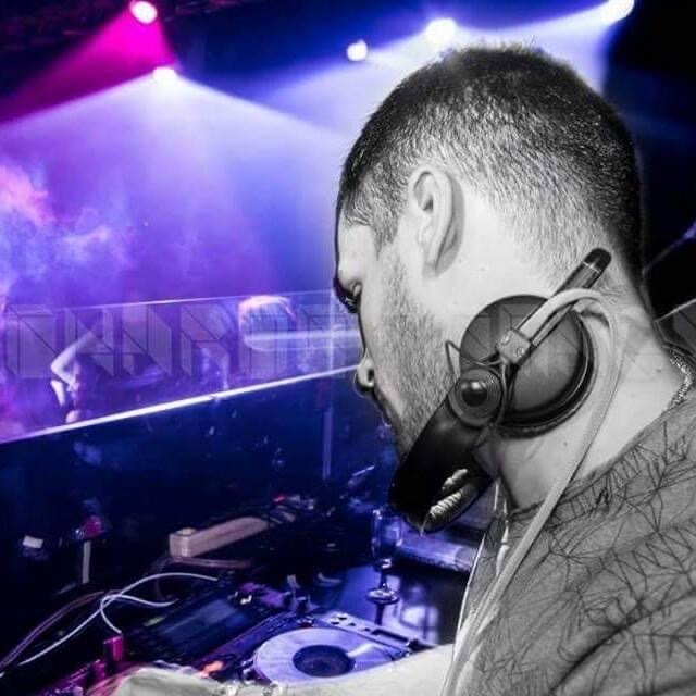Book DJ Simon, Wedding DJ in Tuscany, Italy - FixTheMusic